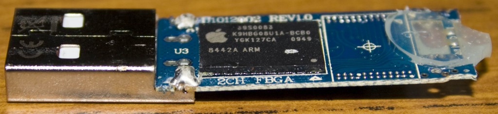 Inside a Generic and Toshiba USB Thumbdrive « insideGadgets