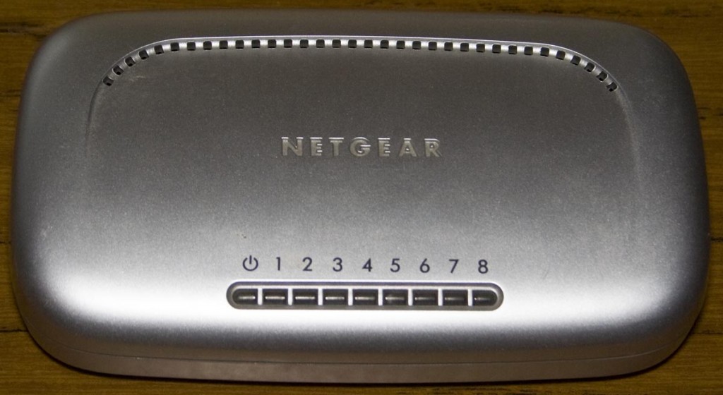 Inside the Netgear Fast Ethernet Switch FS608 v2 (Dated 2005 ...