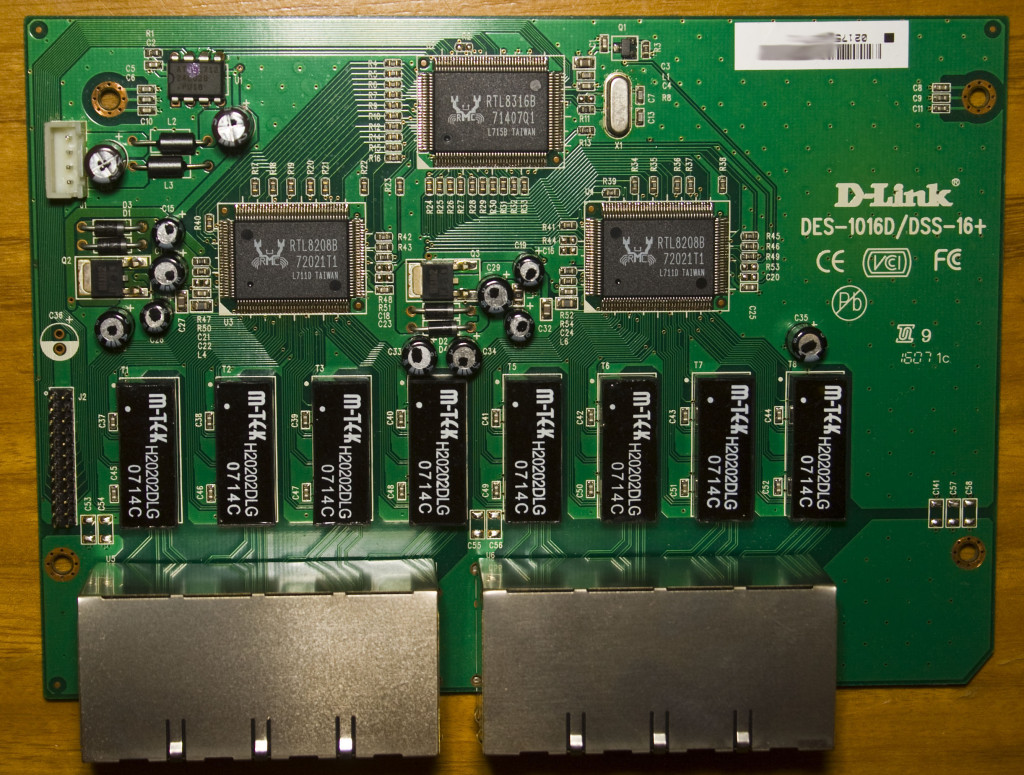 Inside the D-Link 16-Port 10/100Mbps Desktop Switch (2007) « insideGadgets